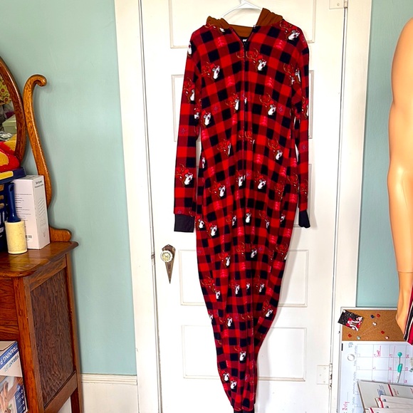 BUC-EE'S | Other | Bucees Red And Black Hooded Beaver Union Suit Size ...